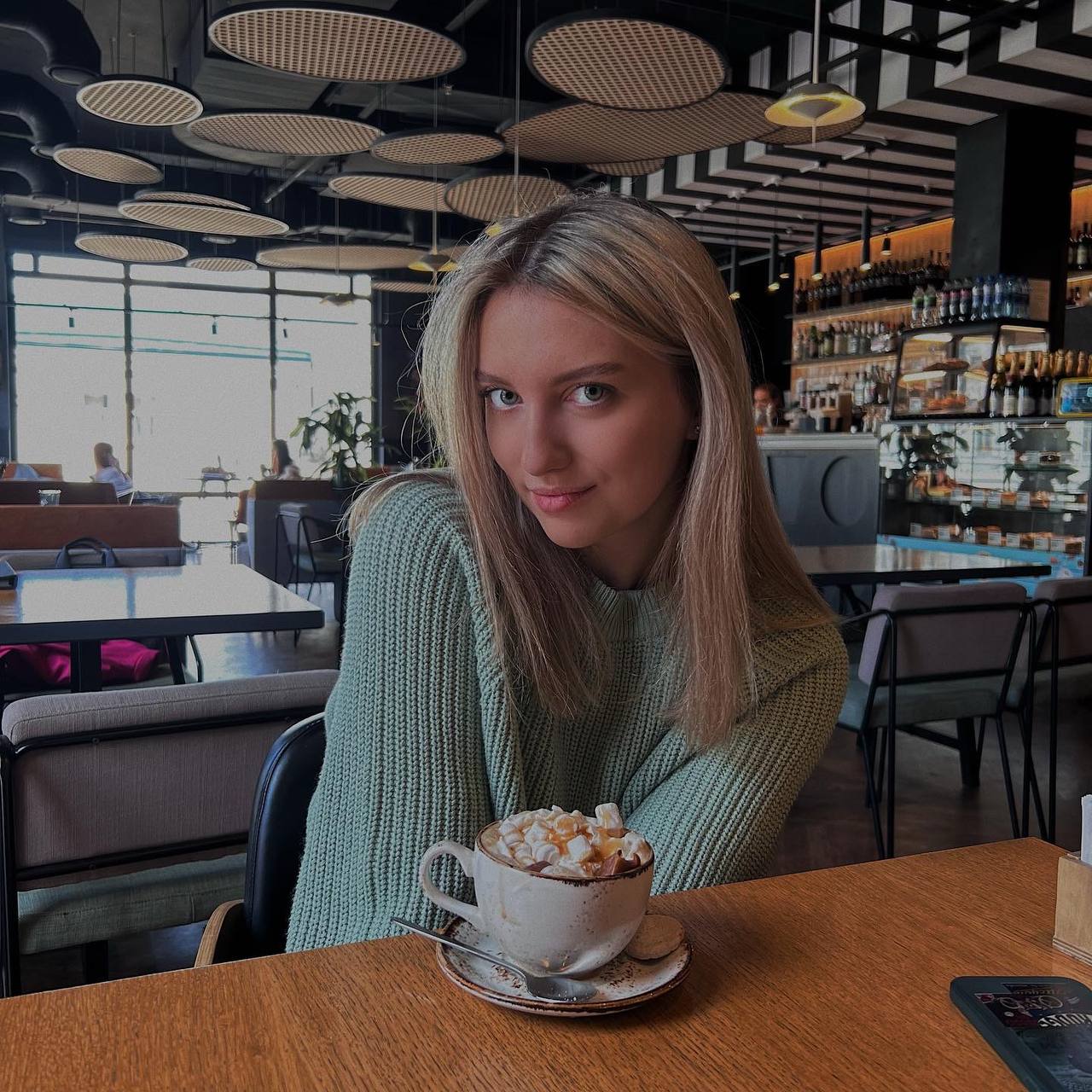 AnnaWarren Webcam Model Profile | xHamsterLive