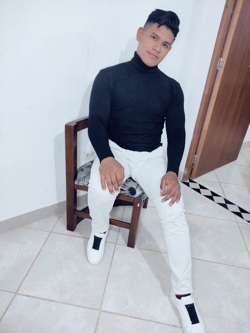 Daniel_clover Webcam Model Profile | xHamsterLive