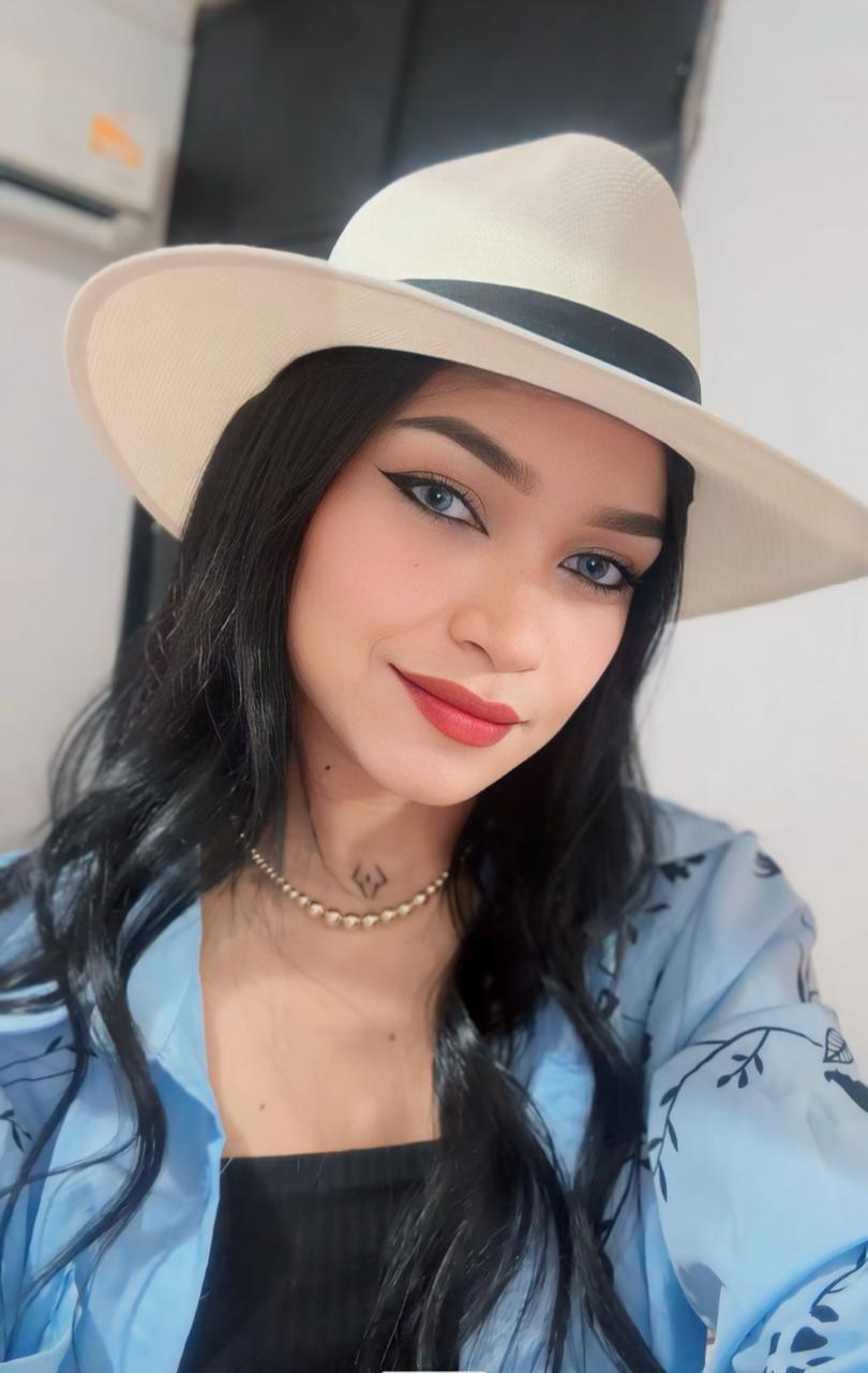 Miiss_scarlett1 Cam Model Profile | Stripchat