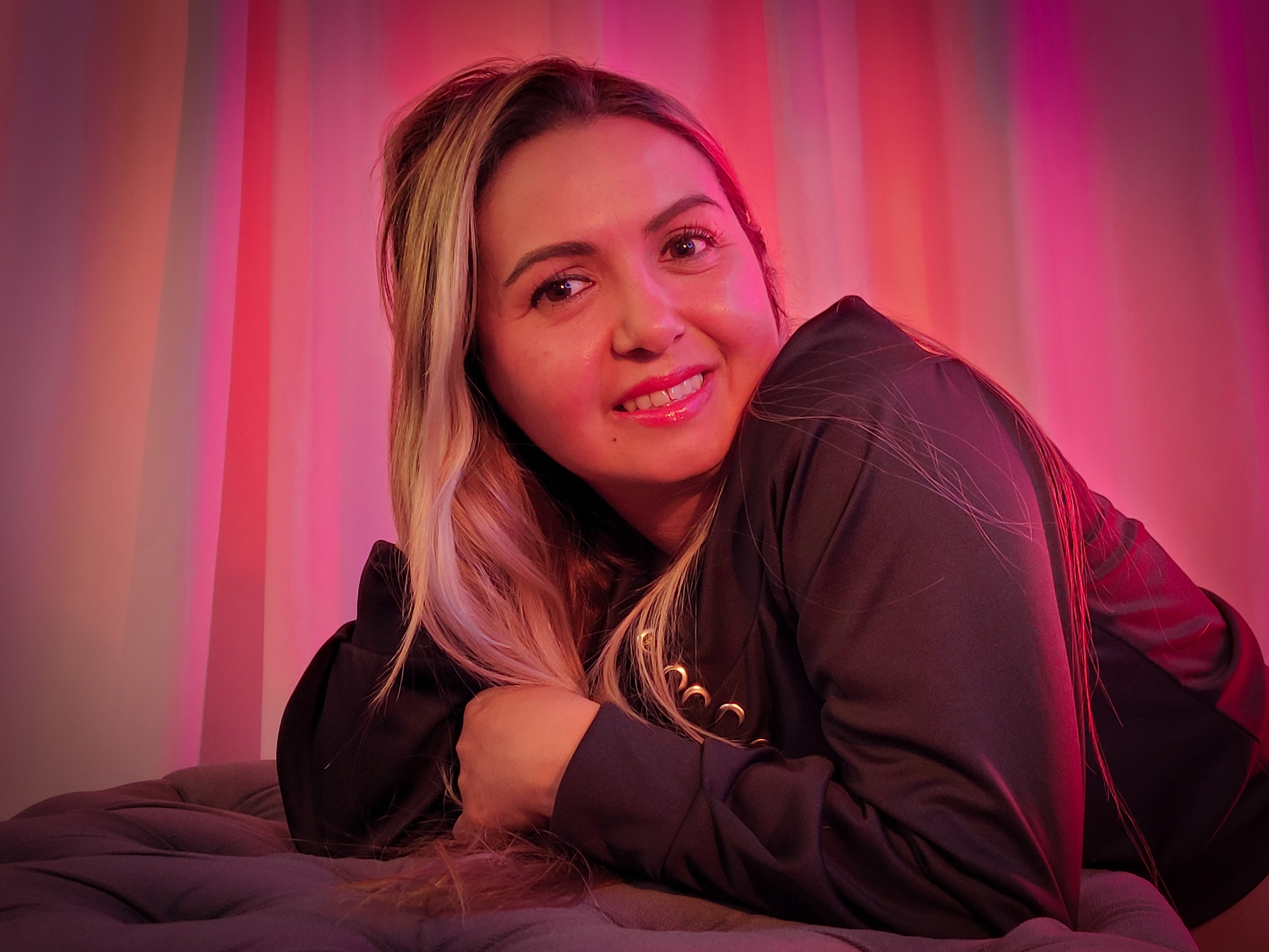 Rose_meyer Cam Model Profile | Stripchat