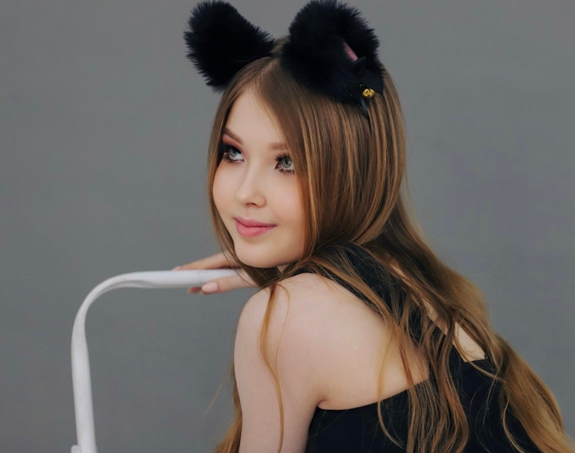 Cute_Emiliya Webcam Model Profile | xHamsterLive