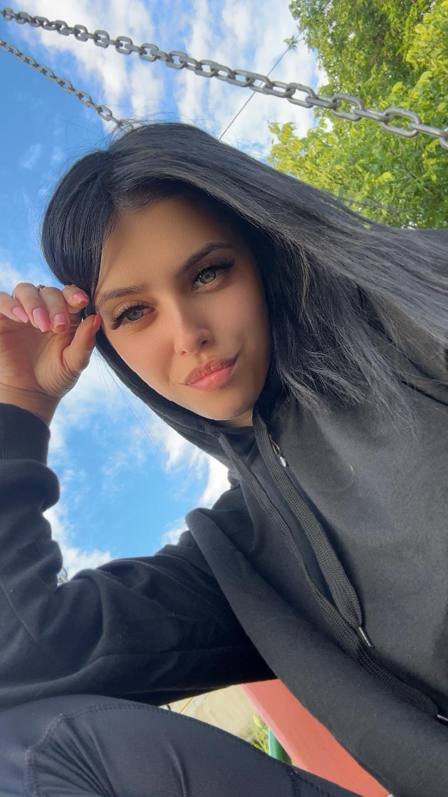 Karina_Kay Webcam Model Profile | xHamsterLive