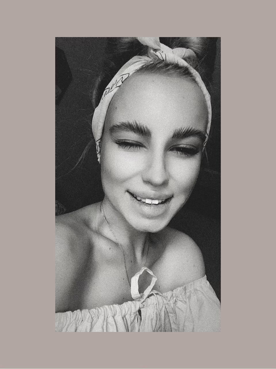 Lily_ries Webcam Model Profile | superchatlive