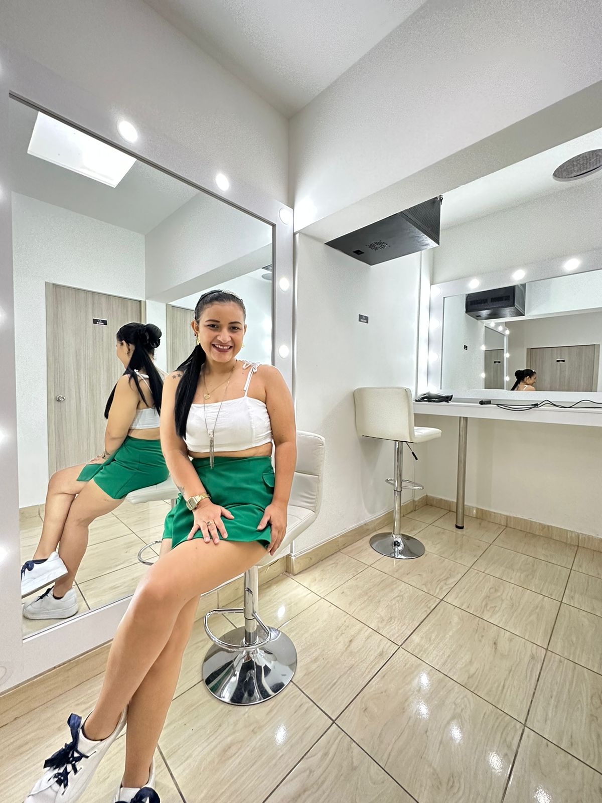 Emily_lopez1 Cam Model Profile | Stripchat