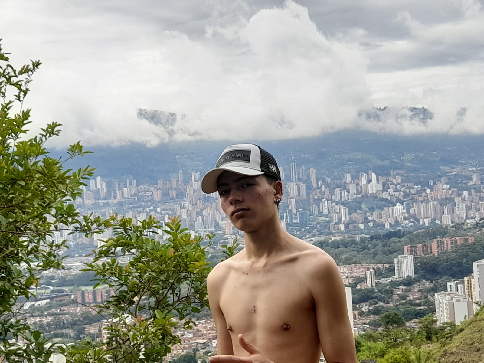 Soy_leonel Cam Model Profile | Stripchat