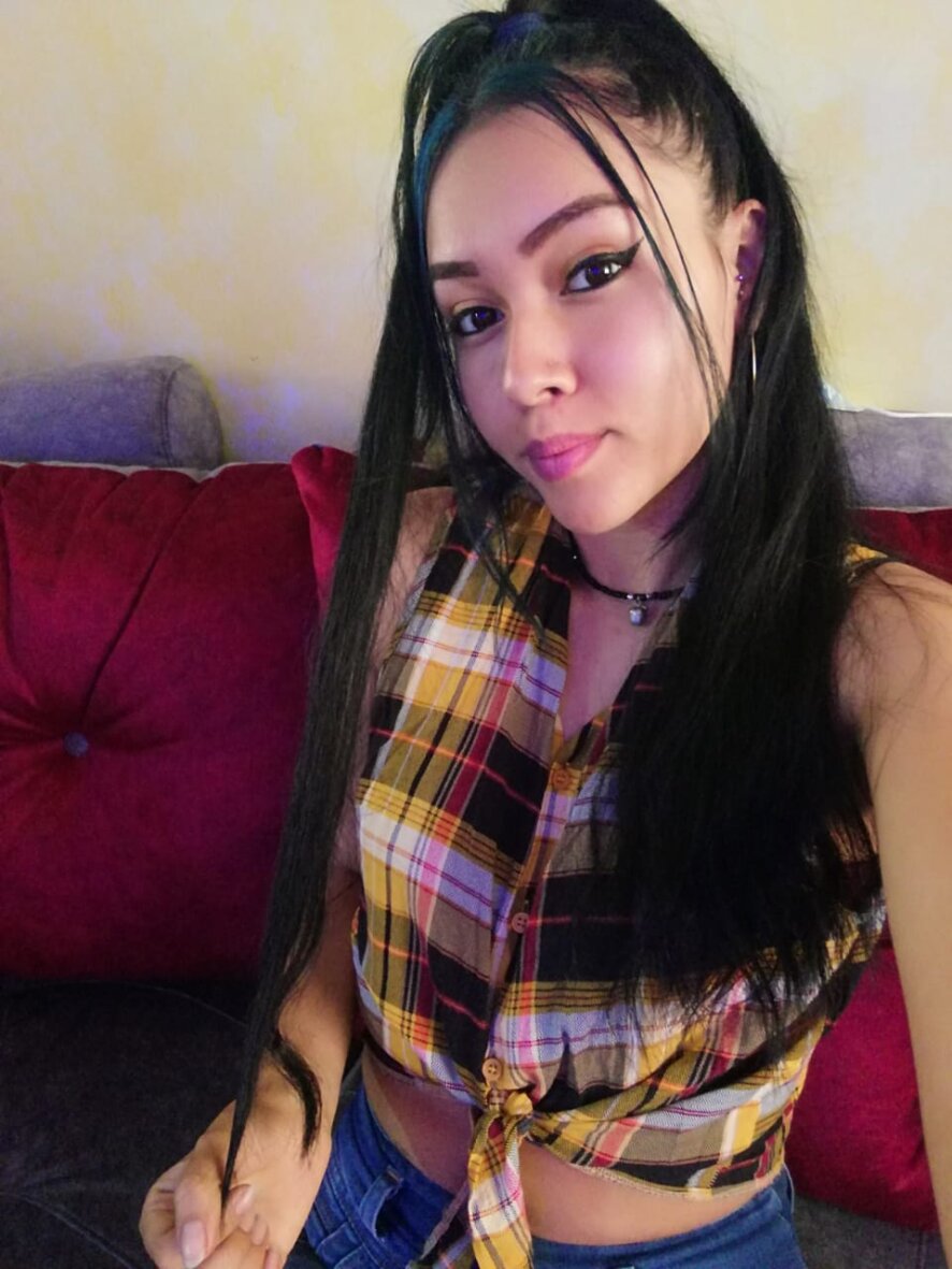 Laura_valentine Webcam Model Profile | xHamsterLive