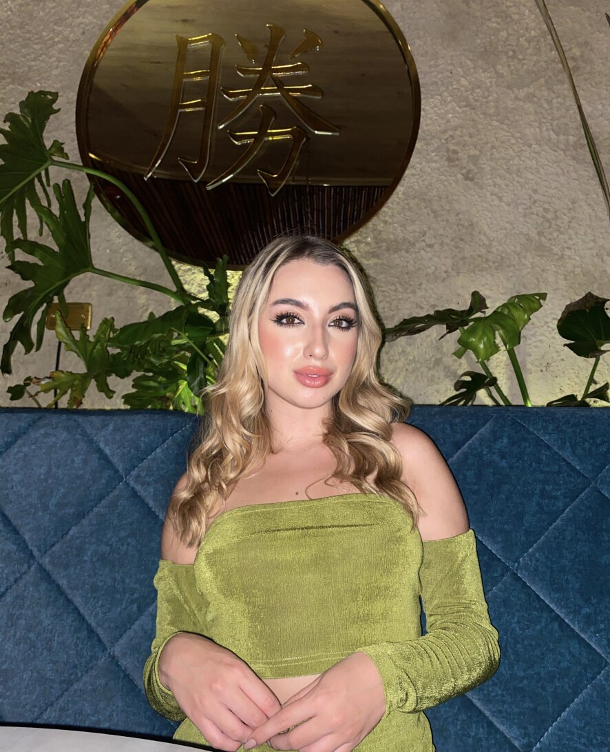 Gia_Russo Webcam Model Profile | xHamsterLive