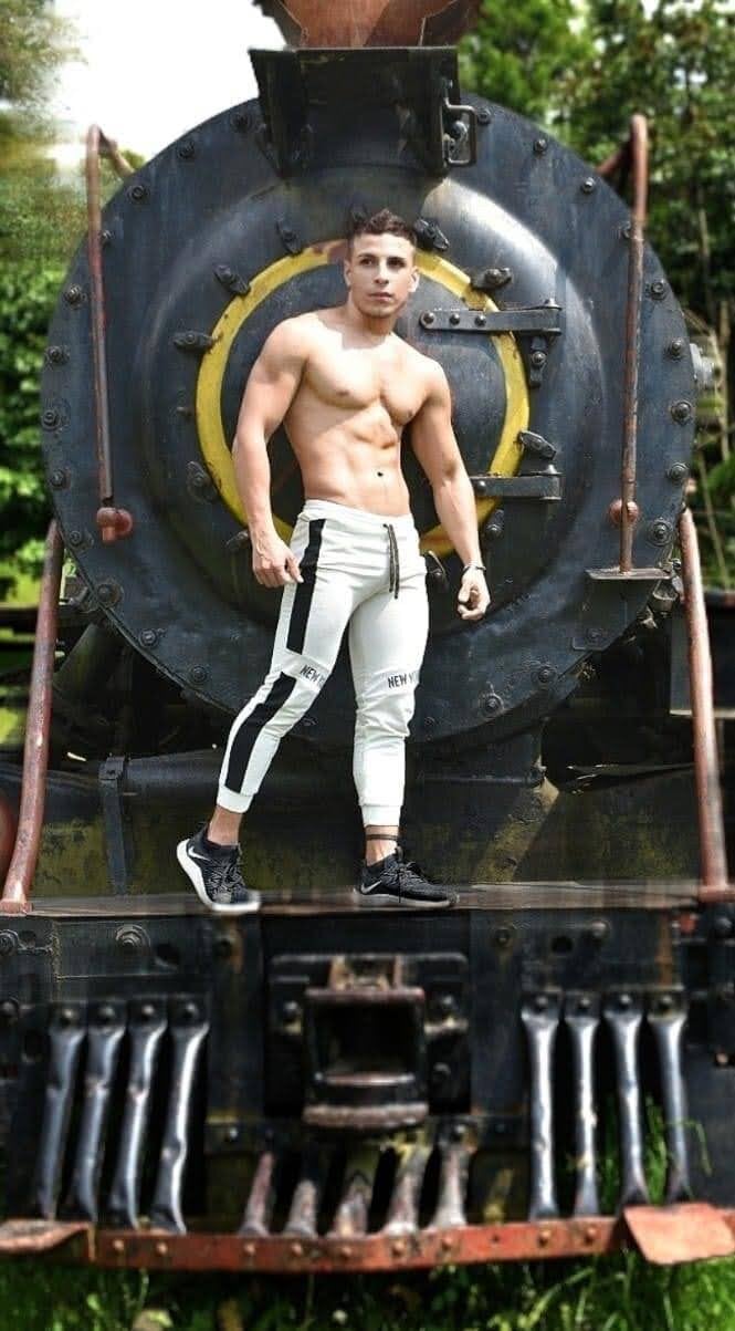 Bayronfit Webcam Model Profile | xHamsterLive