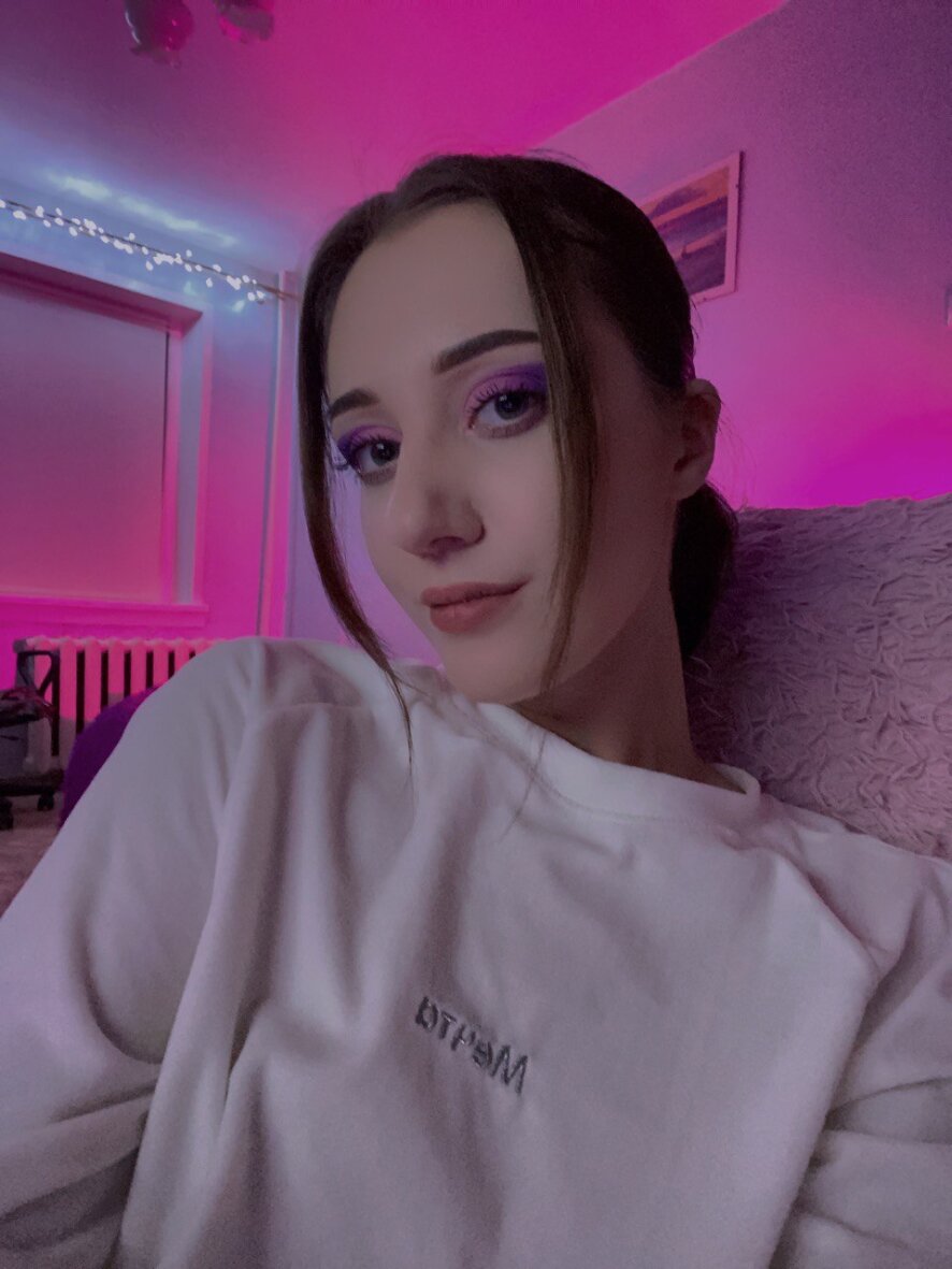 Dreamy Kira Webcam Model Profile XHamsterLive
