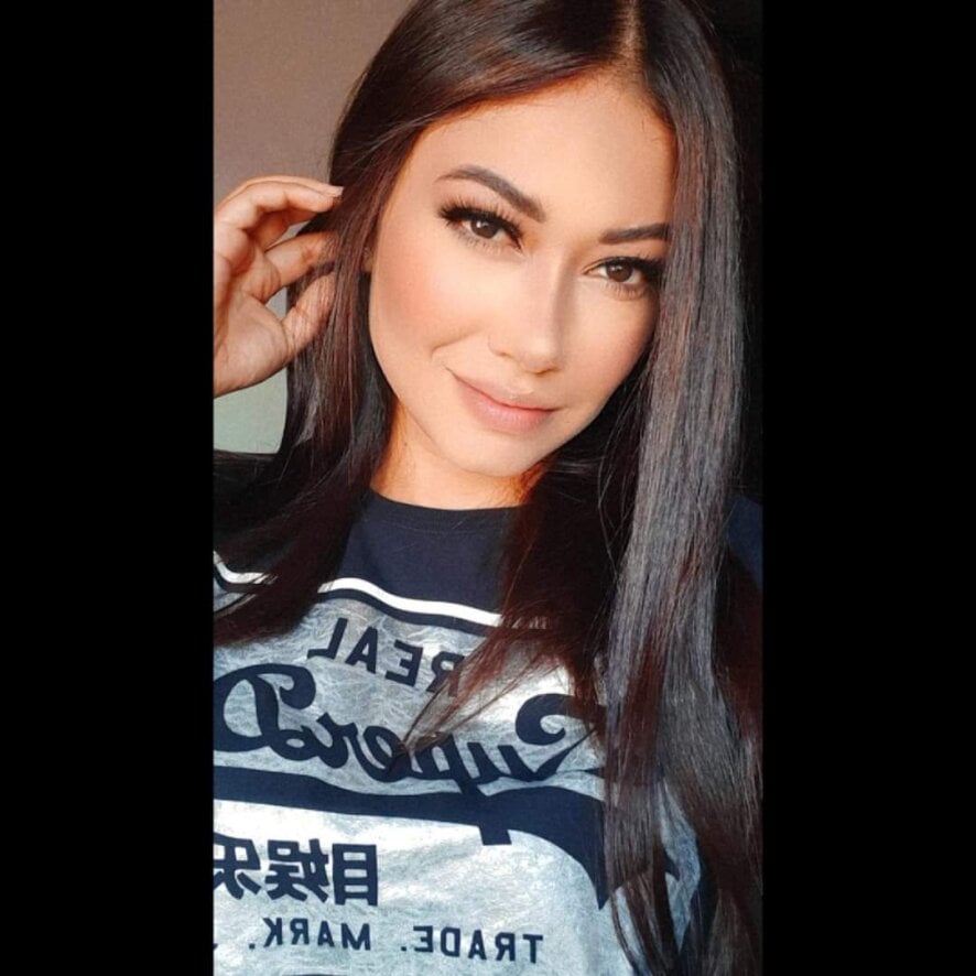 Madeleine__w Webcam Model Profile | xHamsterLive