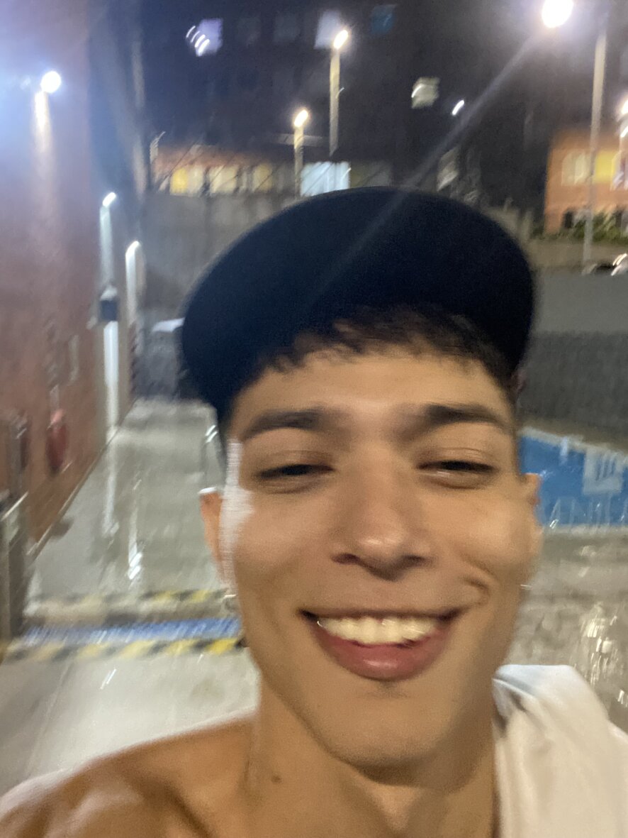 Aaron_blug Webcam Model Profile | xHamsterLive