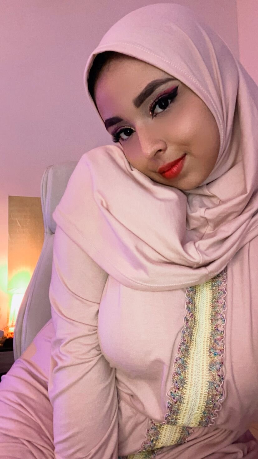 Perfil Modelo Webcam ThanaHaluff | Stripchat