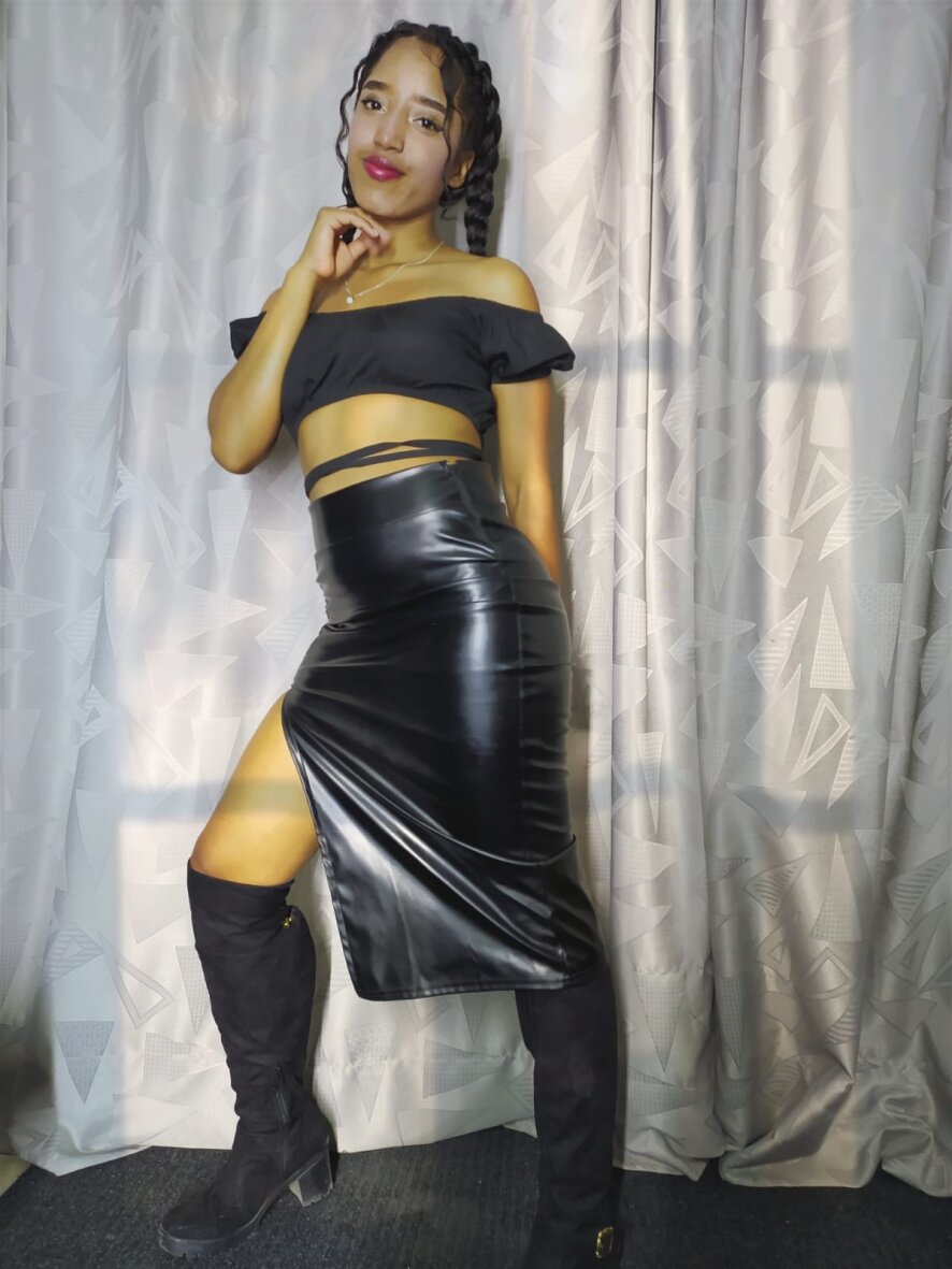 Cleo_luna Webcam Model Profile | xHamsterLive