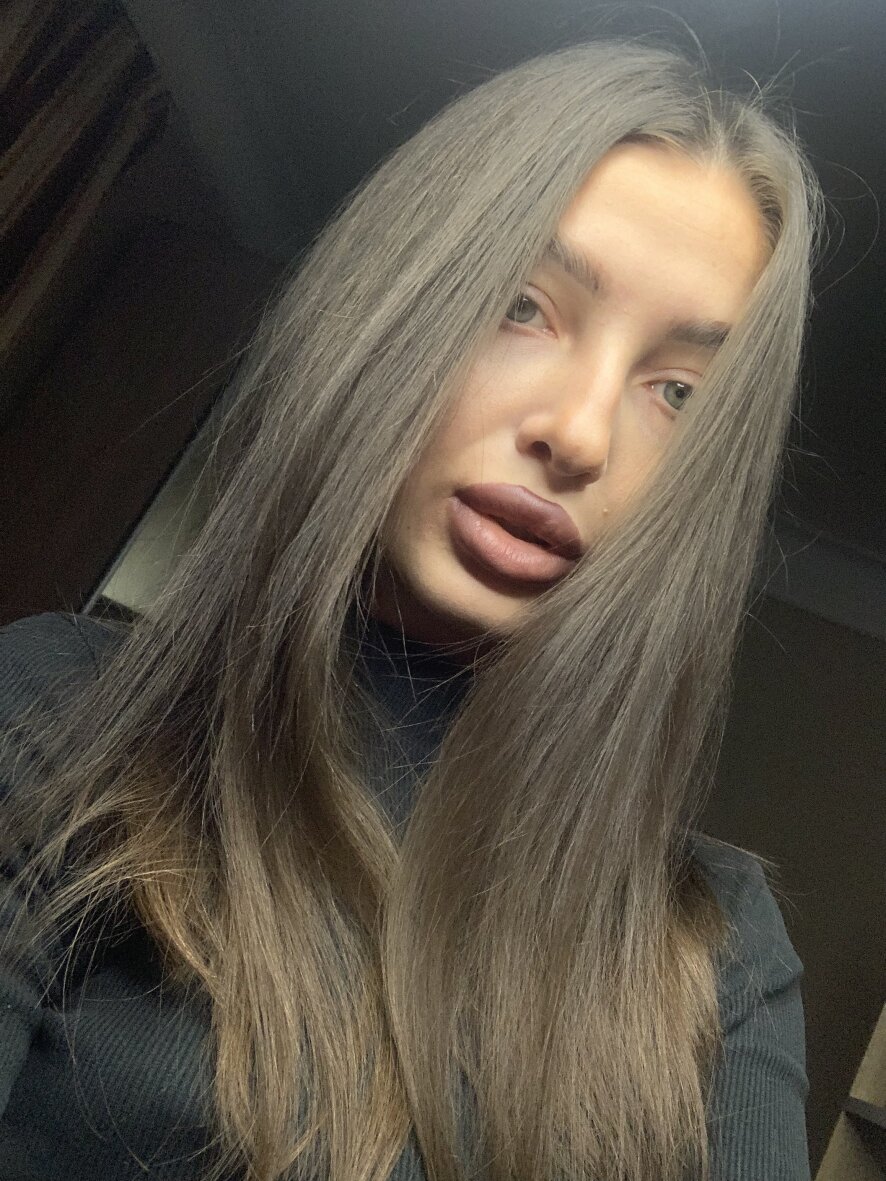 Laura_Bess Webcam Model Profile | xHamsterLive