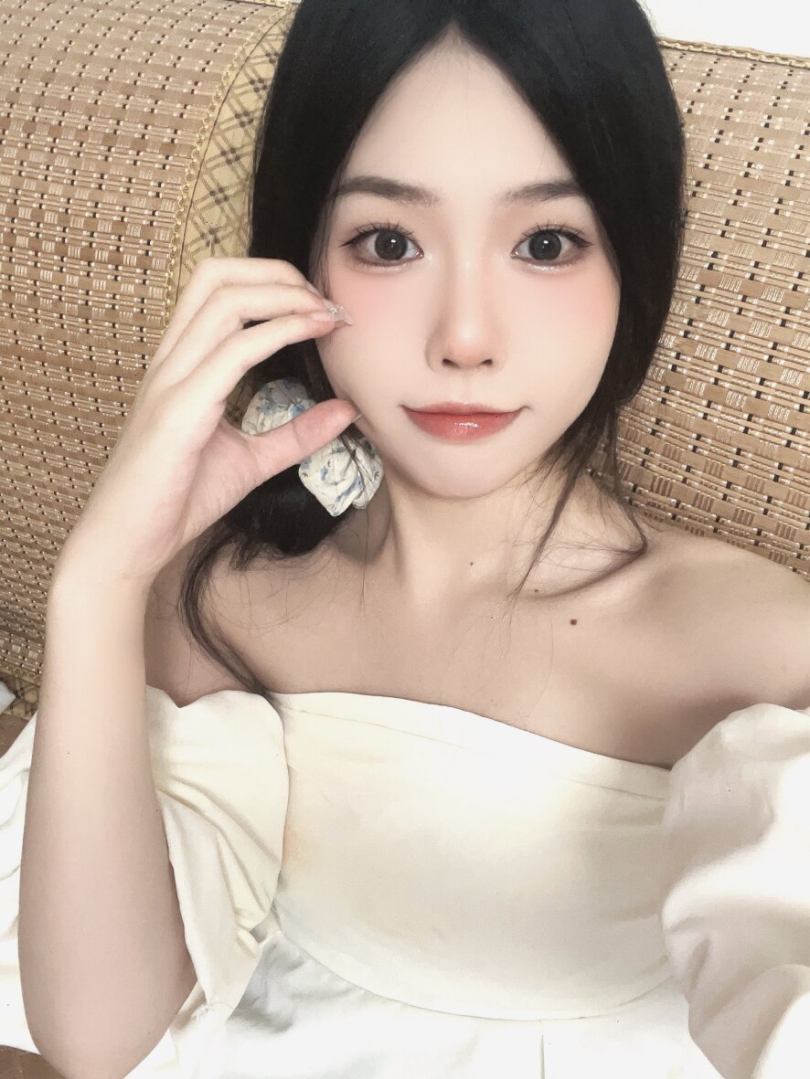 Q-ing Cam Model Profile | Stripchat