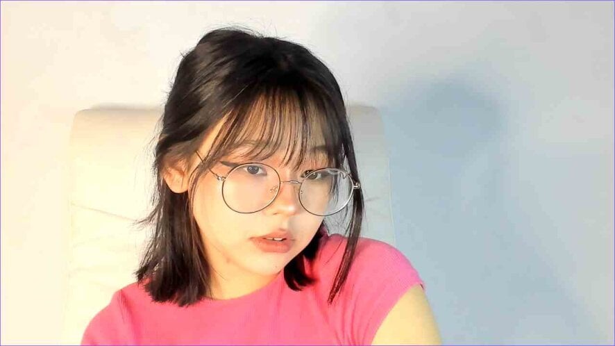 Hee Young11 님의 웹캠 모델 프로필 Superchatlive