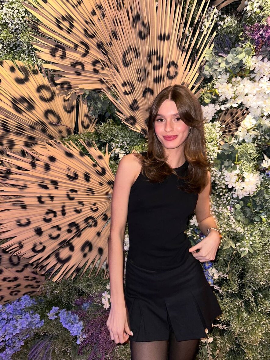 Bentley_Girl Webcam Model Profile | xHamsterLive