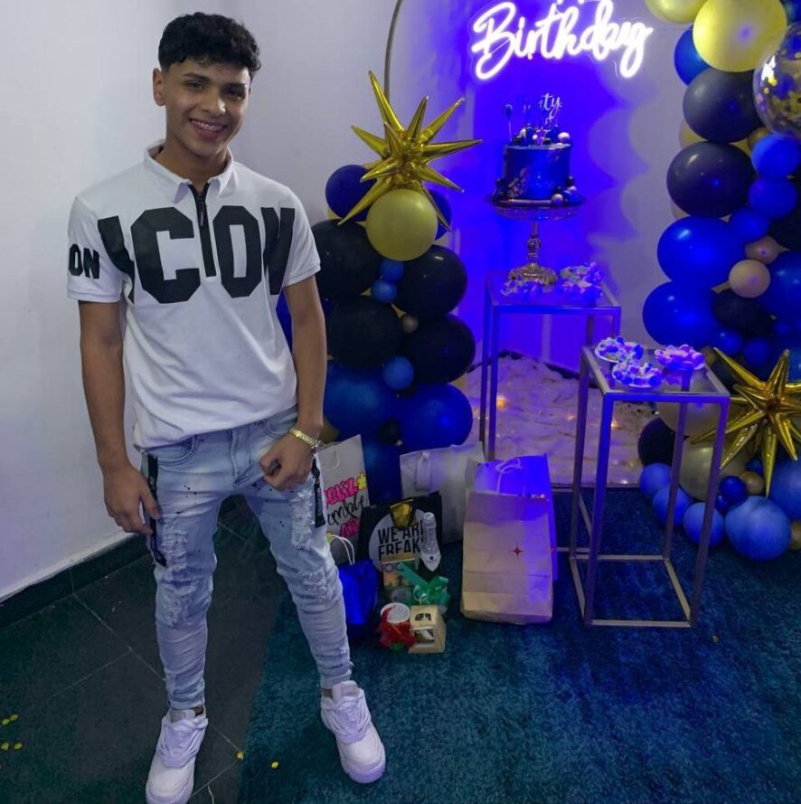 Atleticboys Cam Model Profile Stripchat 3642