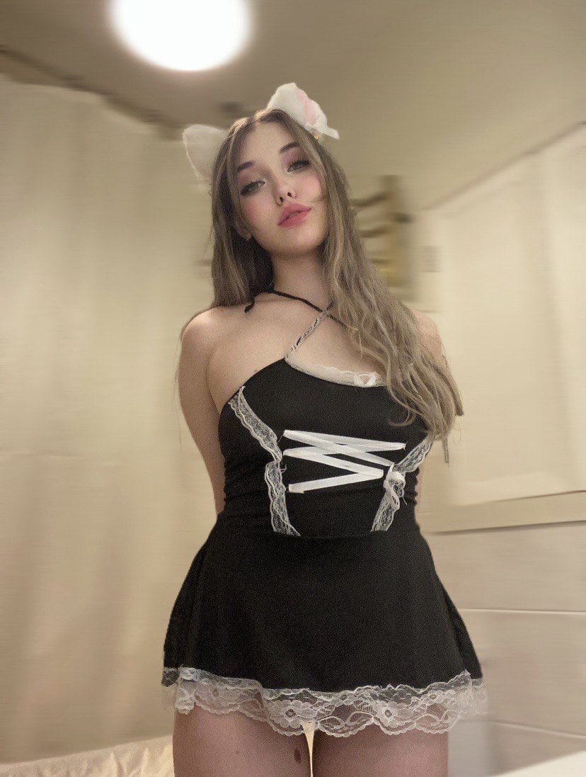 Discover Trending Posts by Top Webcam Models | TKLiveChat