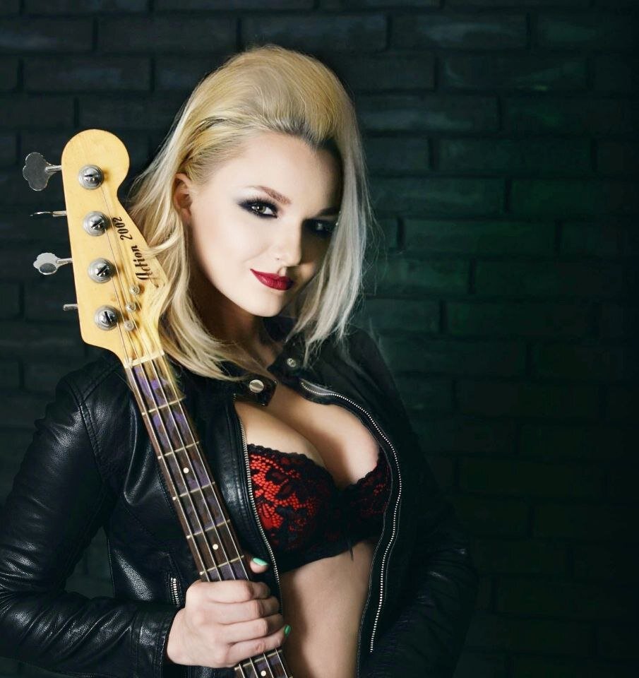 Misa_Red Cam Model Profile | Stripchat