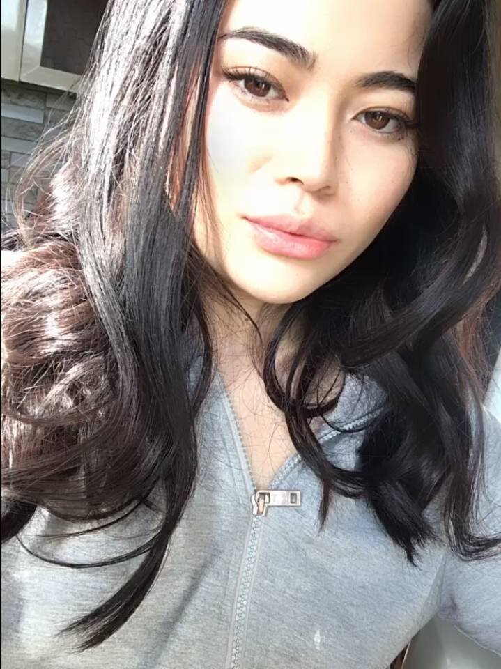 Show modela KiamoraLi na kameri: besplatni seks show i chat | Stripchat