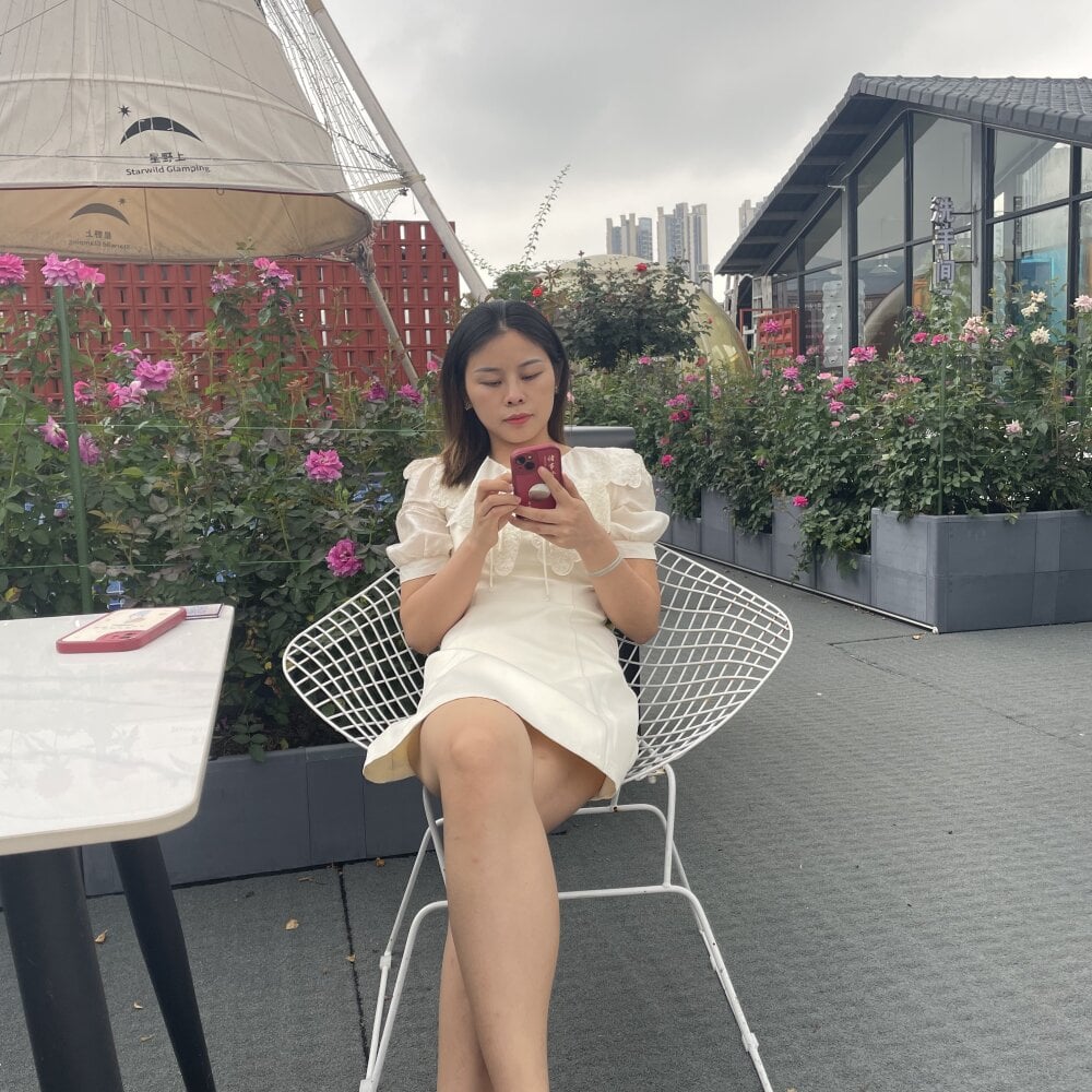 Lisa-111の無料ライブウェブカメラショー＆XXXチャット | xHamsterLive