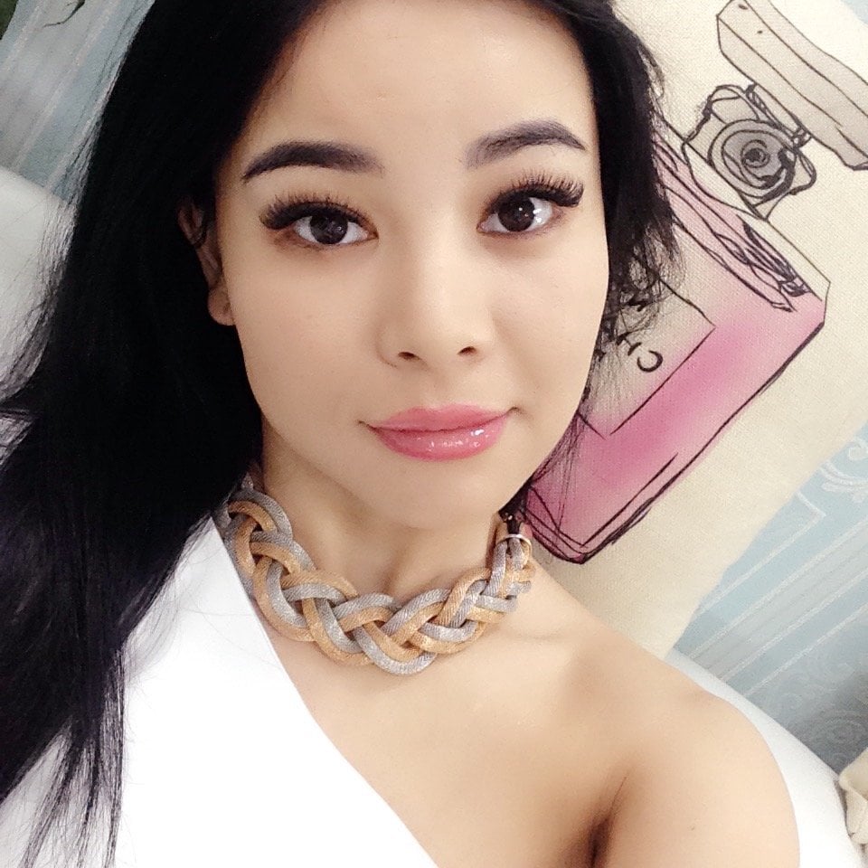 Show modela JinKyung na kameri: besplatni seks show i chat | Stripchat
