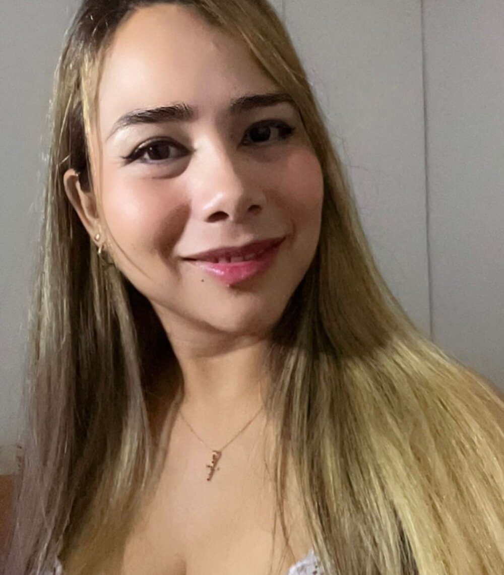 Adhara_Foxx主播：免费直播性爱表演和聊天 | Stripchat