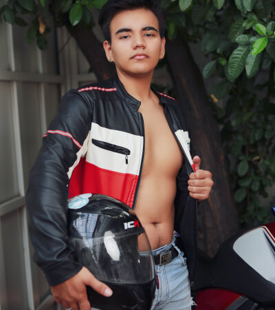 Iann_01 Cam Model Profile | Stripchat