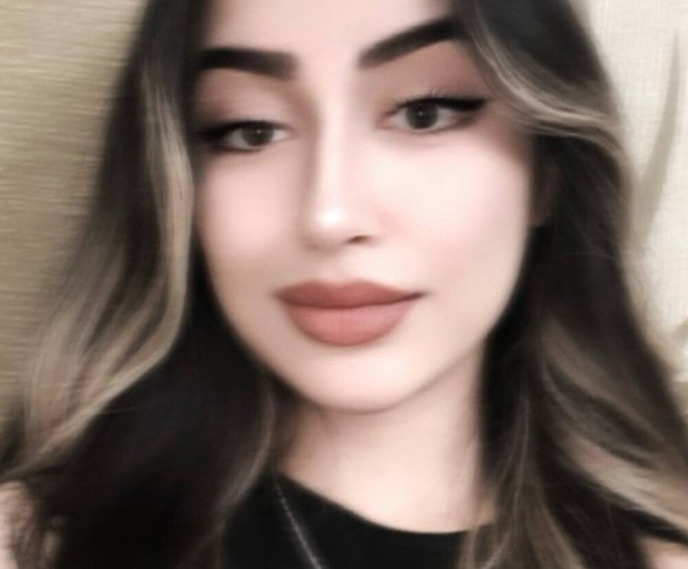 _celine___ Cam Model Profile | Stripchat