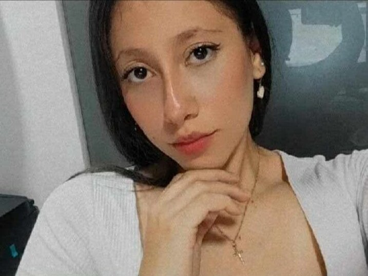 Amber_Grey- のキャスト：無料のライブセックス＆チャット | Stripchat