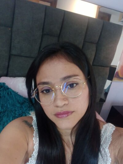 Modelo Webcam Adara Hassan Chat And Show De Sexo En Vivo Stripchat