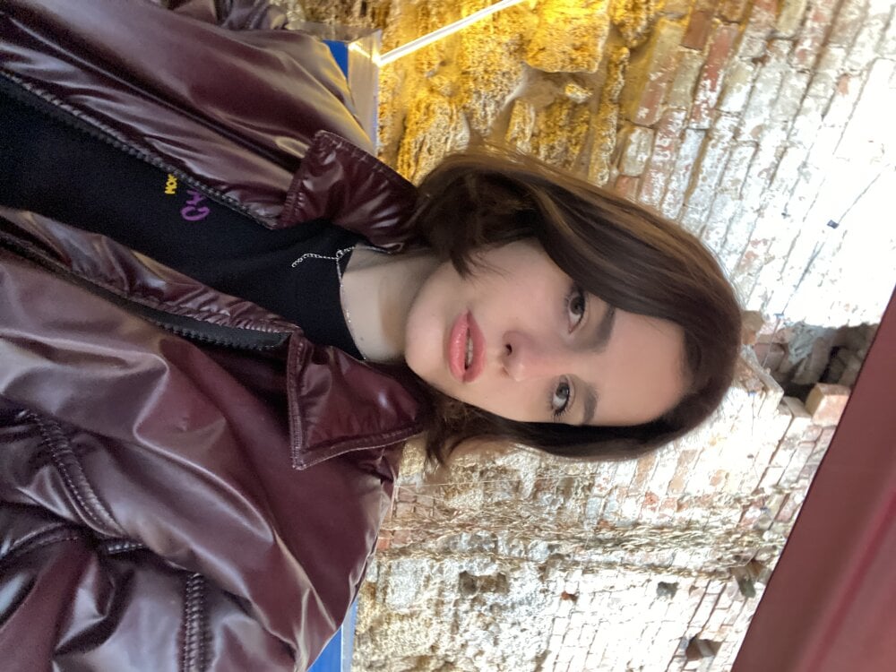 Chippi_chippi Webcam Model Profile | xHamsterLive