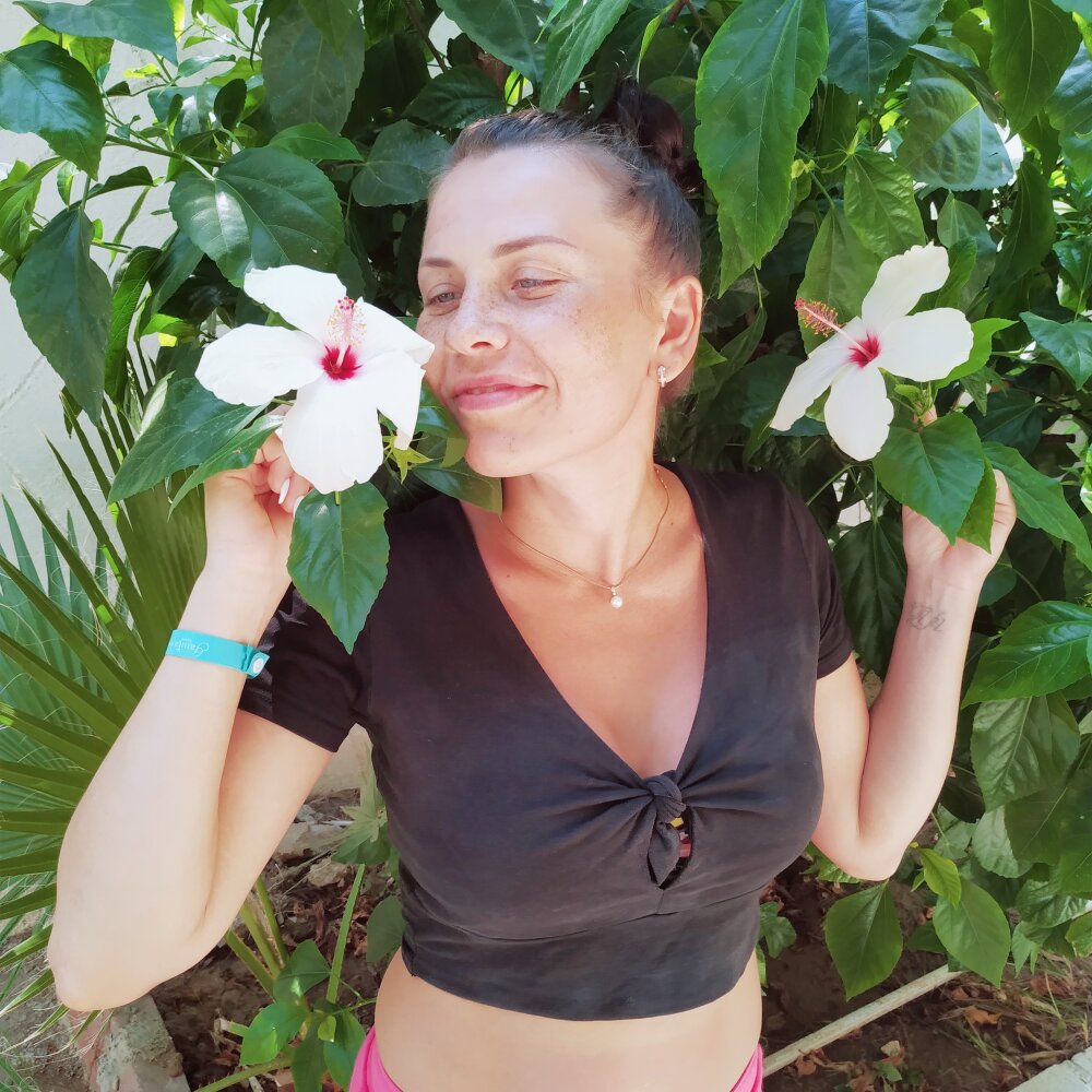 Lonely_moon24 Free Live Webcam Show & XXX Chat | xHamsterLive