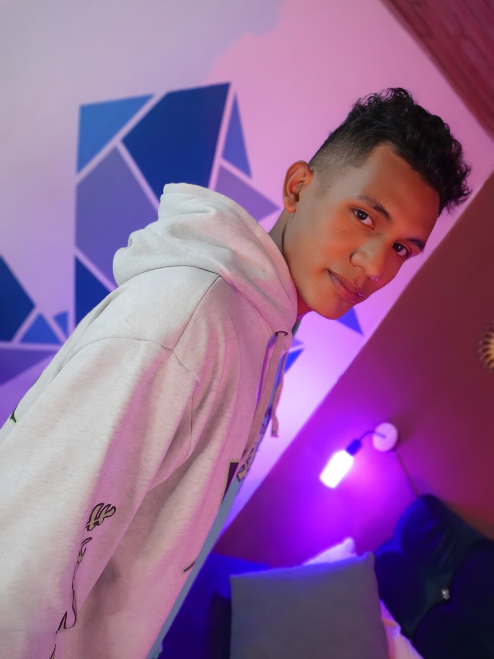 Liam_Guzman Free Live Webcam Show & XXX Chat | xHamsterLive