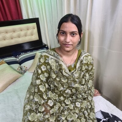 Perfil Modelo Webcam Mariyaqueen | Stripchat