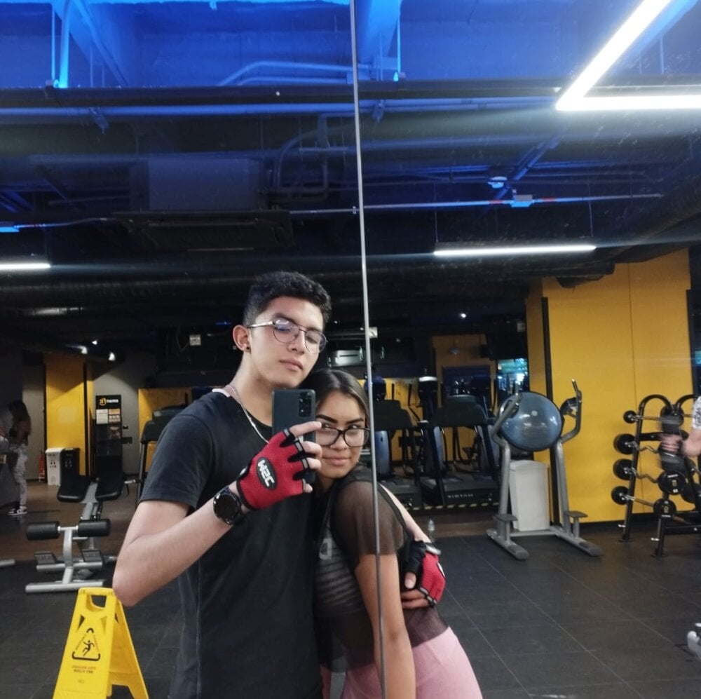 Nicol_n_Nikko のキャスト：無料のライブセックス＆チャット | Stripchat