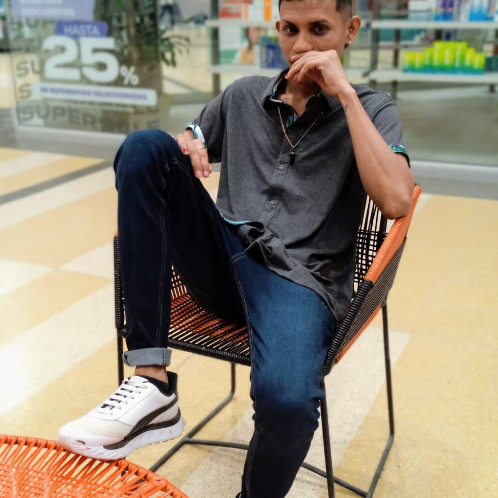 Modelo Webcam Roger_Davis: Chat & Show de Sexo en Vivo Gratis | Stripchat