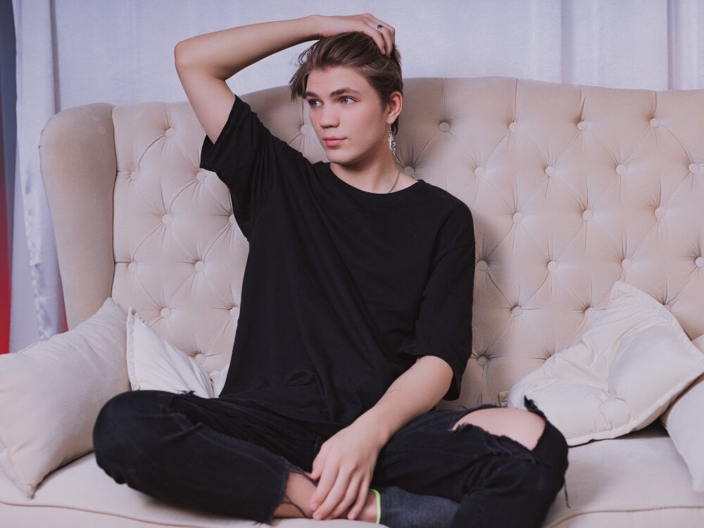 Justin_Horn主播简介 | Stripchat