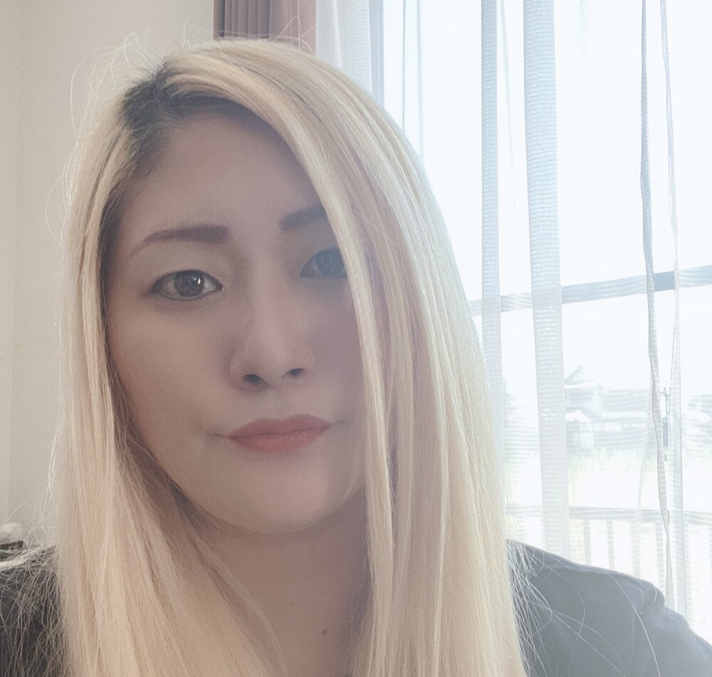 Megus主播：免费直播性爱表演和聊天 Stripchat