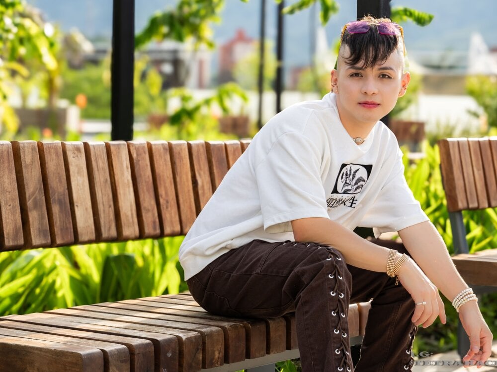 Bragam_Stiven Free Live Webcam Show & XXX Chat | xHamsterLive