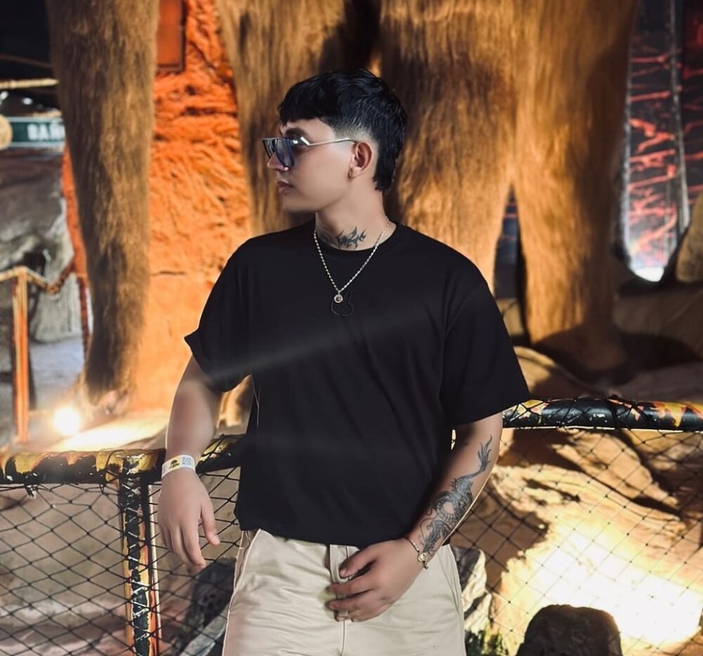 Sam_marcus Free Live Webcam Show & XXX Chat | xHamsterLive