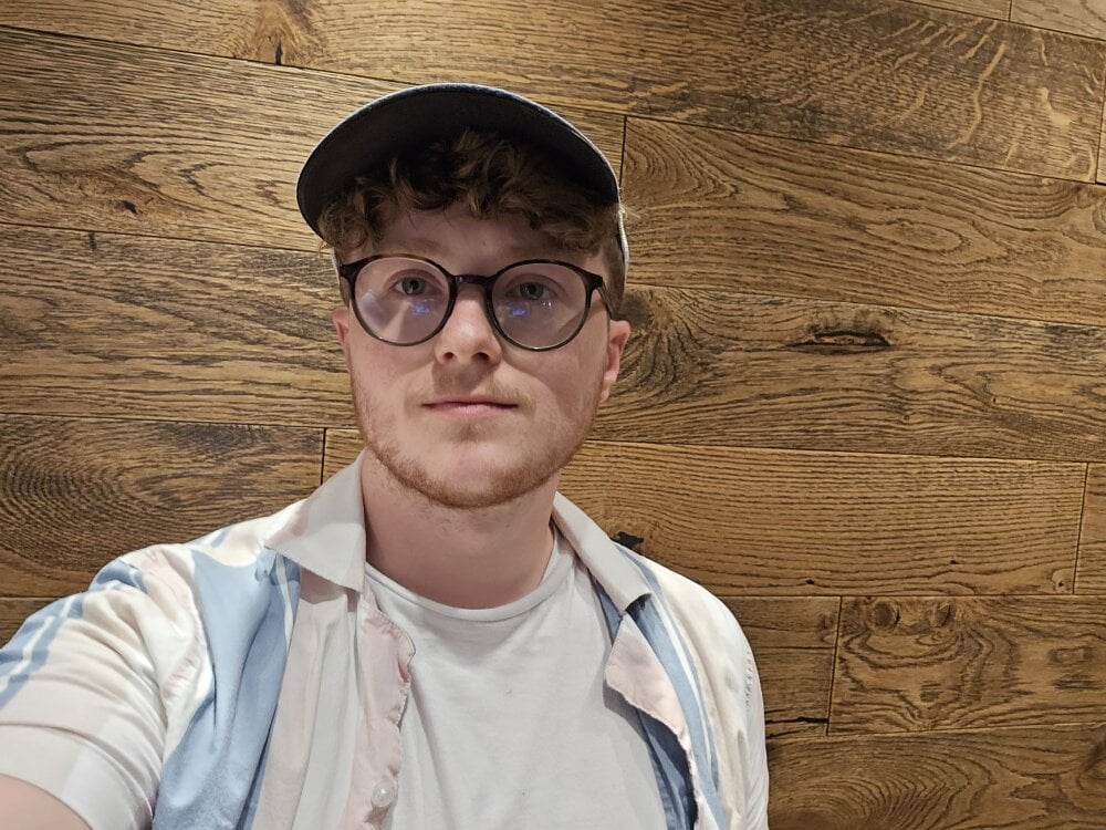 Show in webcam di Hiatus_On_Life | Stripchat Global