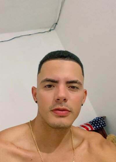 Matthews_r Webcam Model Profile | xHamsterLive