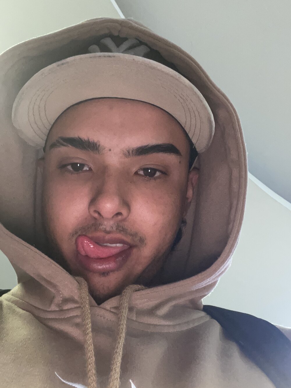 Shintaro_23 のキャスト：無料のライブセックス＆チャット | Stripchat