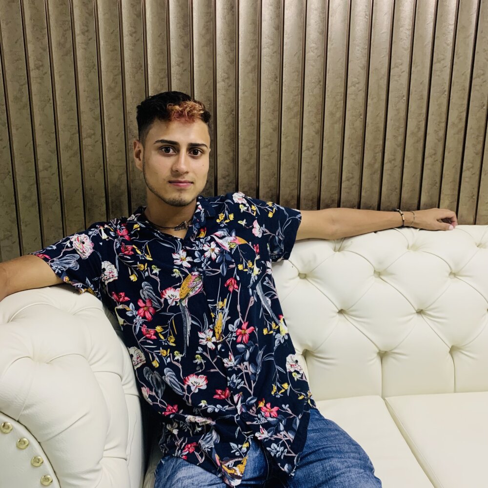 Modelo Webcam Adrian_West: Chat & Show de Sexo en Vivo Gratis | Stripchat