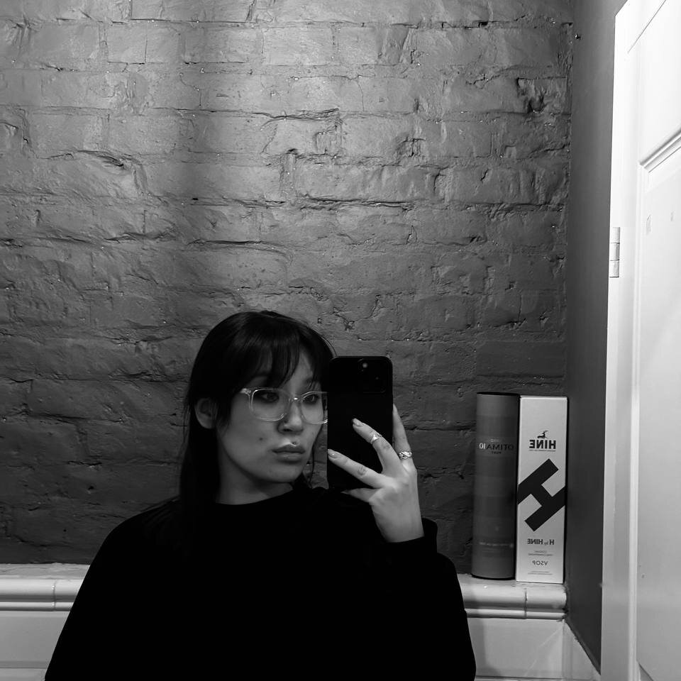 susie_reverse, 23 yrs | Live Cam on StripZone