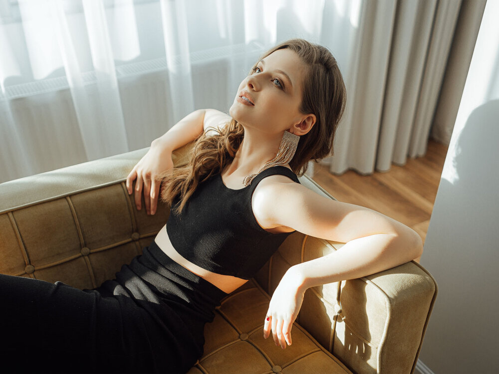 LucyCrowers Pertunjukan Webcam Langsung Gratis & Obrolan | xHamsterLive