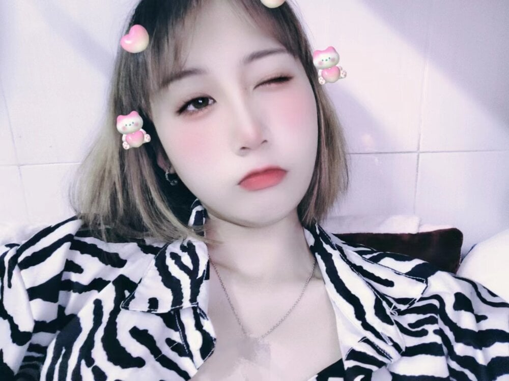 8-xiao-xiaoの無料ライブウェブカメラショー＆XXXチャット | xHamsterLive