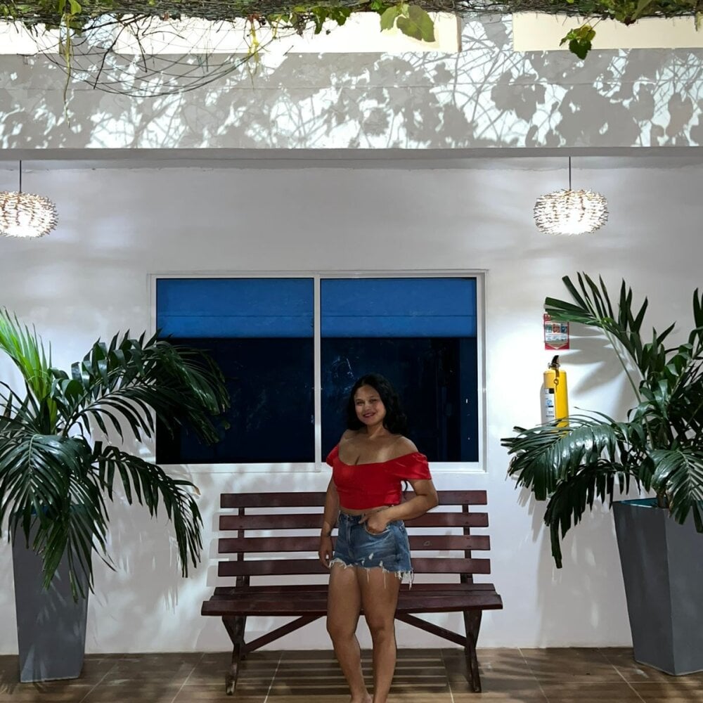 Modelo Webcam Allison_titssbig: Chat & Show de Sexo en Vivo | Stripchat